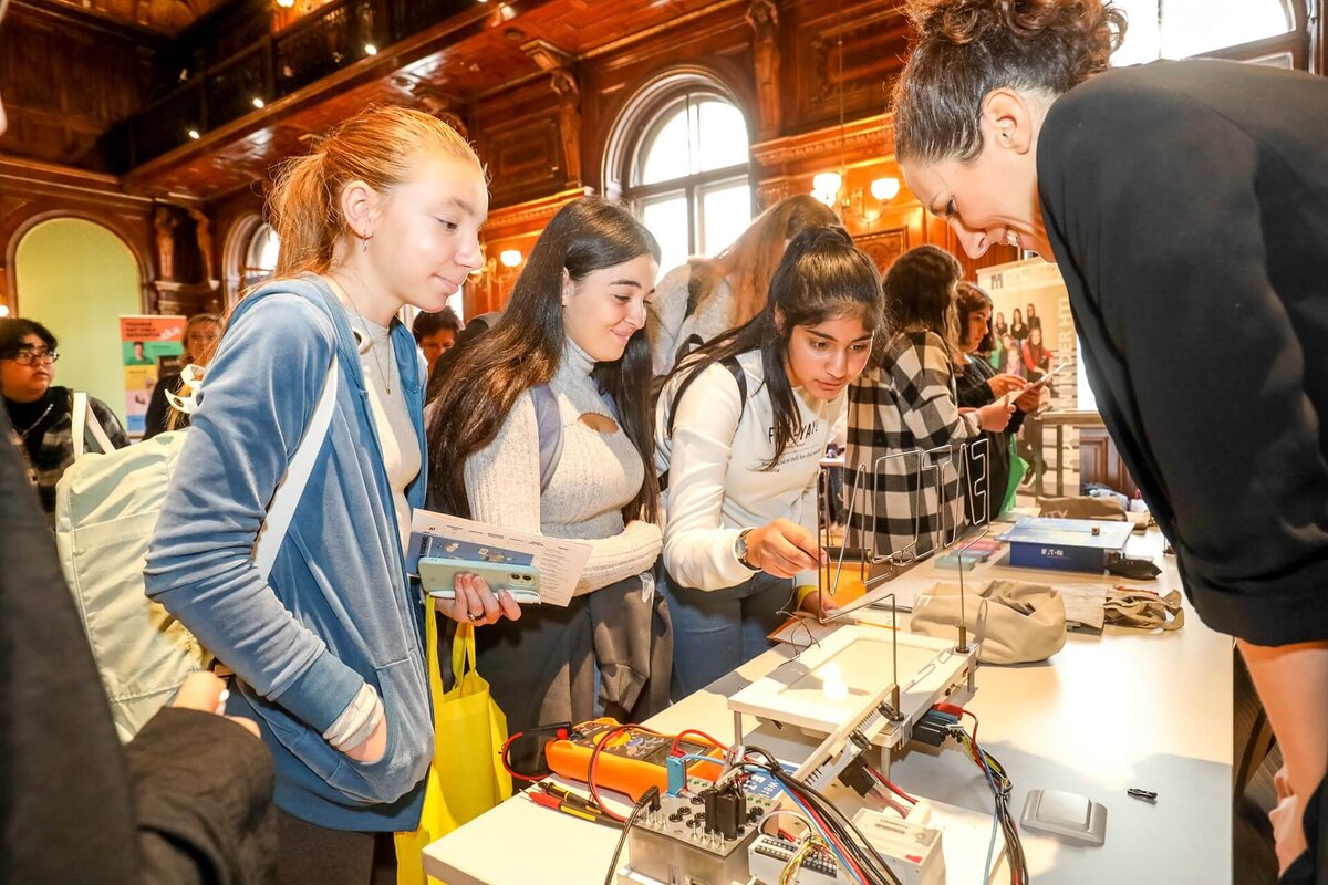 Erstmals auch in Graz: Girls! TECH UP macht Mädchen Lust auf Technik - OVE