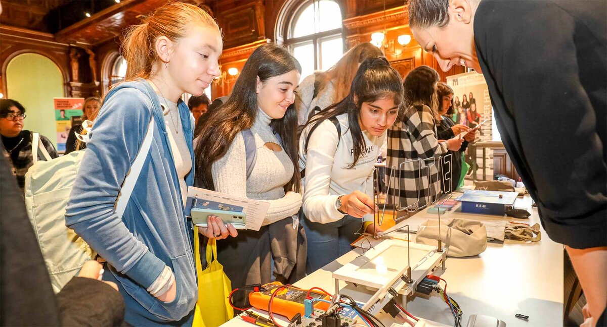 Endlich wieder live: Girls! TECH UP 2022 - OVE