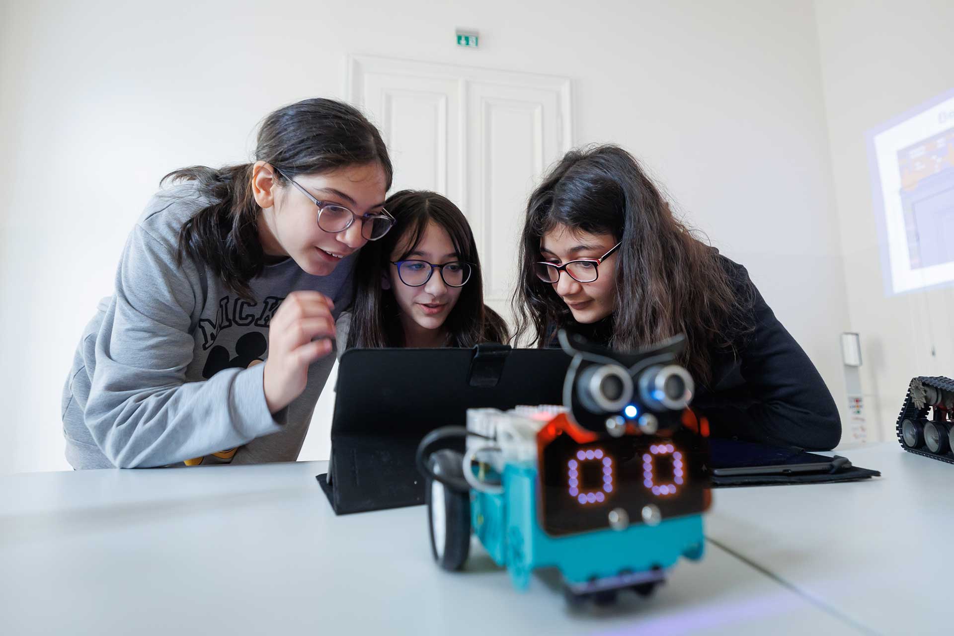 LET’S TECH Day 2024 in Wien: Robotik, Künstliche Intelligenz und Automatisierung - OVE