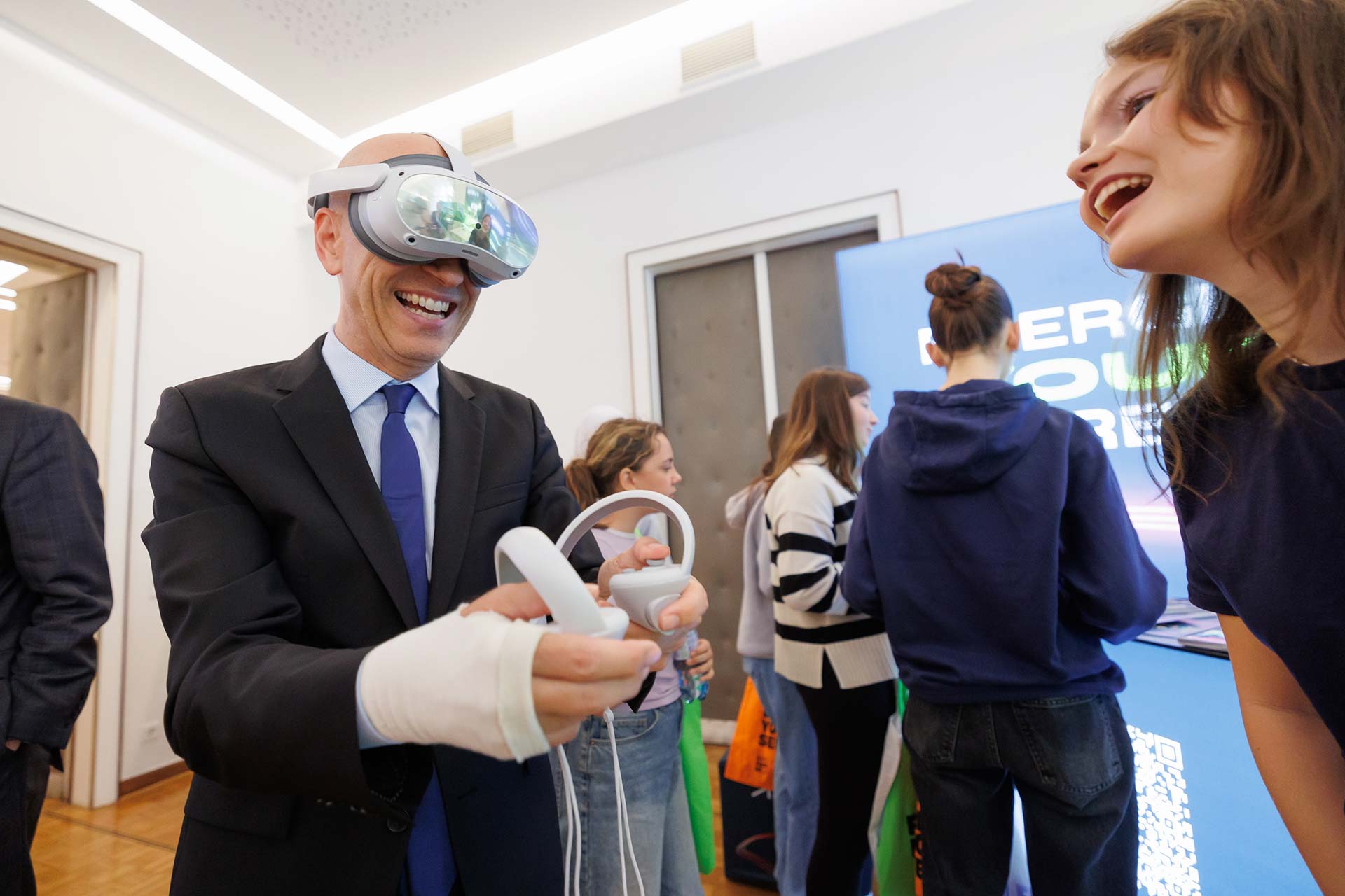 Zukunftstechnologien im Fokus: Girls! TECH UP in Wien mit begeisterten ...