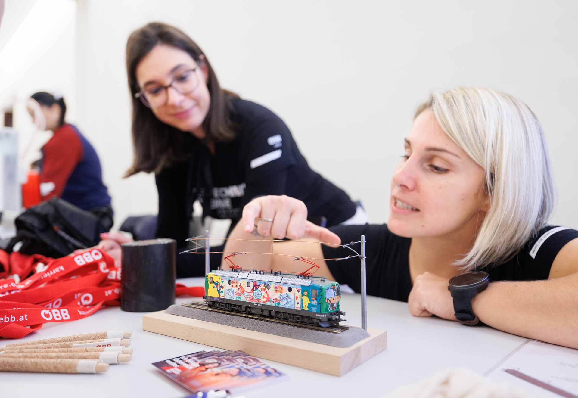 Zukunftstechnologien im Fokus: Girls! TECH UP in Wien mit begeisterten ...