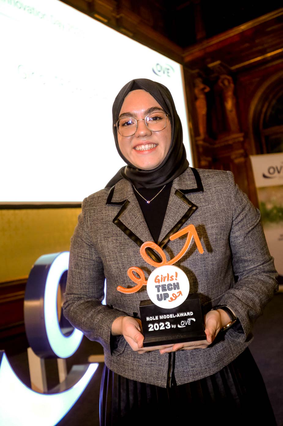 Girls! TECH UP Role Model 2023: Hüzüme Erkaptan - OVE